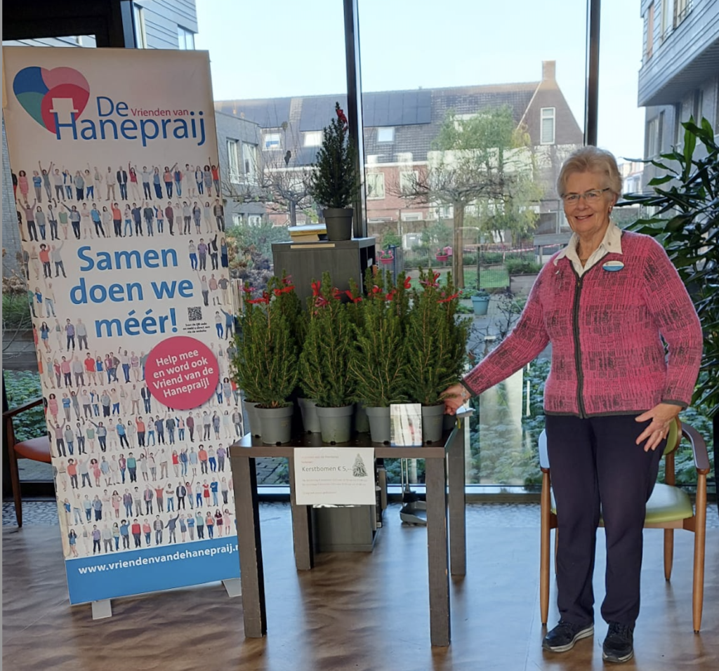 Verkoop kerstboompjes weer een groot succes - De vrienden van Hanepraij